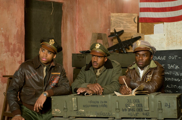 Red Tails Review - That Shelf